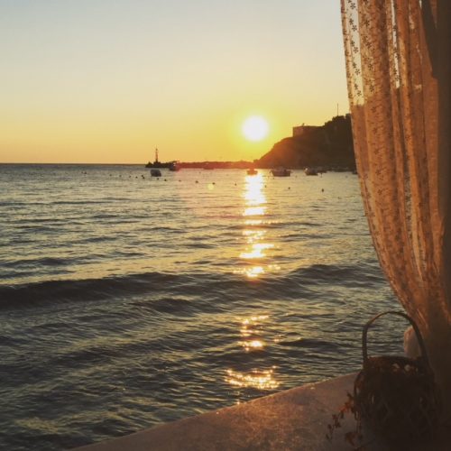 OSTRVO SIROS - LETOVANJE U SRCU KIKLADA | Grčki kutak